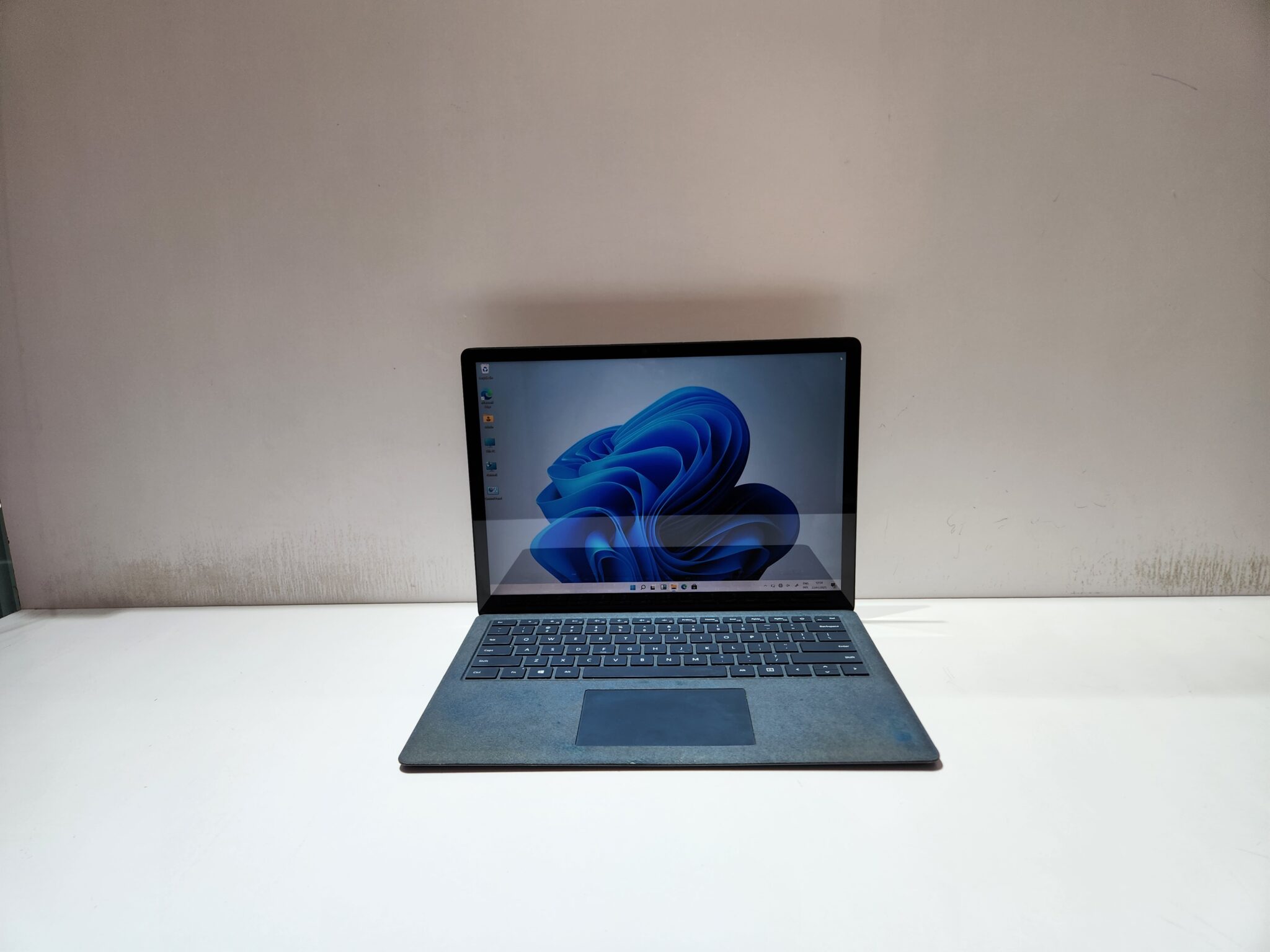 Microsoft Surface Laptop 1769 | Intel Core i7 @2.5GHz | 7th Gen | 8GB ...